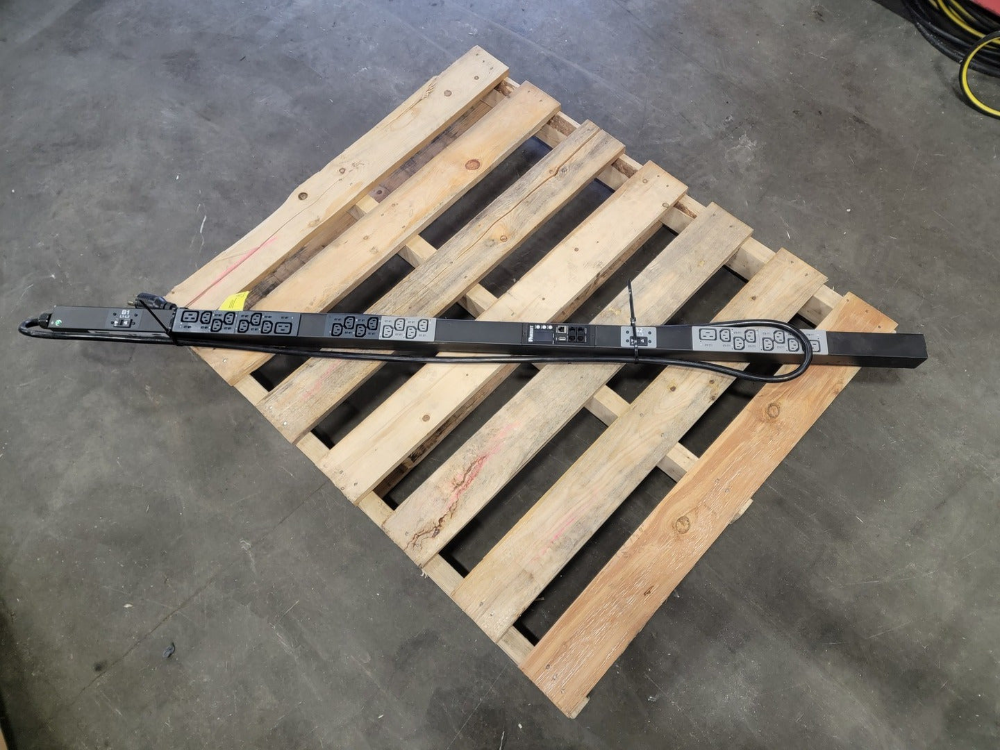 PANDUIT Server Rack Power Distribution Unit PP21024-0013, 10A, 16A, 200 ...